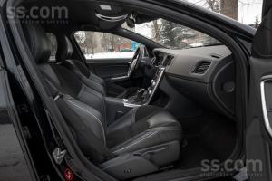 Black Volvo V60 2015 in Jelgava, with an engine capacity of 2.40 L and mileage of 278 thousand km for 11500 €, photo 19 on AUTOMOTO.COM.LV