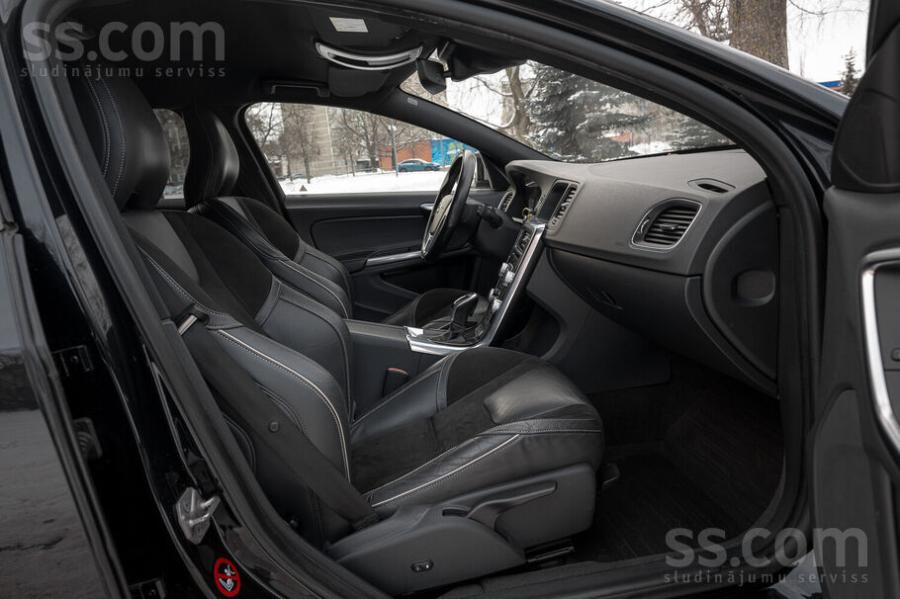 Black Volvo V60 2015 in Jelgava, with an engine capacity of 2.40 L and mileage of 278 thousand km for 11500 €, photo 19 on AUTOMOTO.COM.LV