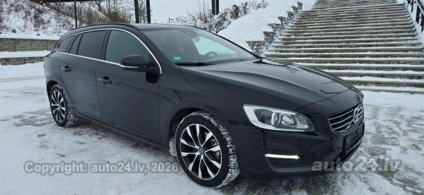 Black Volvo V60 2015 in Rakvere, with an engine capacity of 2.00 L and mileage of 203 thousand km for 9300 €, photo 1 on AUTOMOTO.COM.LV