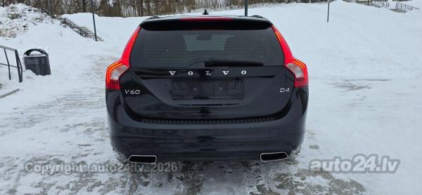 Black Volvo V60 2015 in Rakvere, with an engine capacity of 2.00 L and mileage of 203 thousand km for 9300 €, photo 3 on AUTOMOTO.COM.LV