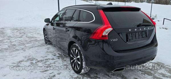 Black Volvo V60 2015 in Rakvere, with an engine capacity of 2.00 L and mileage of 203 thousand km for 9300 €, photo 4 on AUTOMOTO.COM.LV