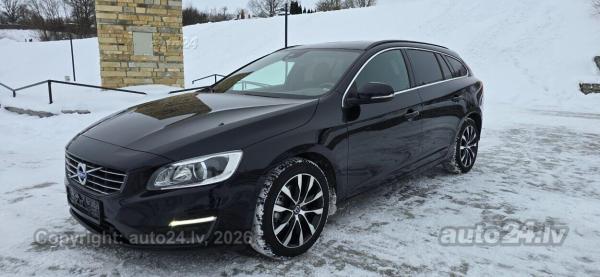 Black Volvo V60 2015 in Rakvere, with an engine capacity of 2.00 L and mileage of 203 thousand km for 9300 €, photo 5 on AUTOMOTO.COM.LV