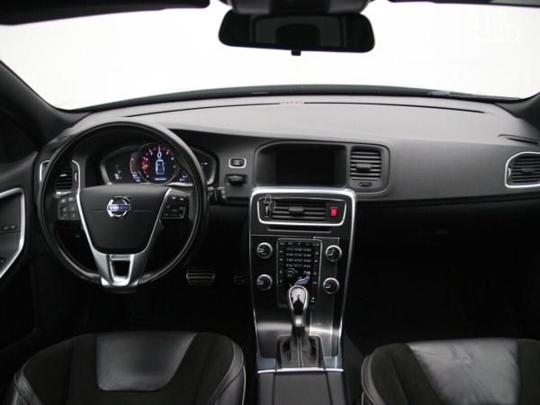 Melns Volvo V60 2015 Viļņa, ar dzinēja tilpumu 1.60 L un nobraukumu 223 tūkst. km par 10199 €, foto 2 vietnē AUTOMOTO.COM.LV