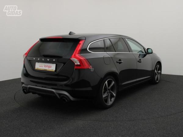 Melns Volvo V60 2015 Viļņa, ar dzinēja tilpumu 1.60 L un nobraukumu 223 tūkst. km par 10199 €, foto 8 vietnē AUTOMOTO.COM.LV