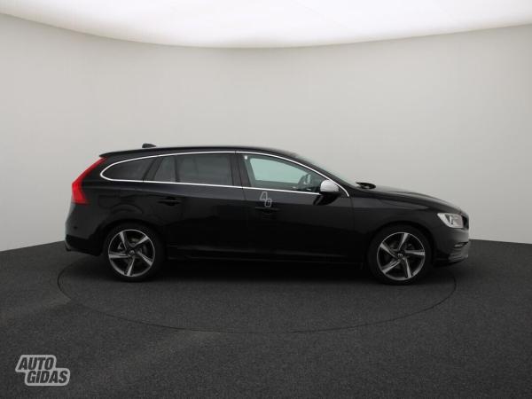 Melns Volvo V60 2015 Viļņa, ar dzinēja tilpumu 1.60 L un nobraukumu 223 tūkst. km par 10199 €, foto 9 vietnē AUTOMOTO.COM.LV