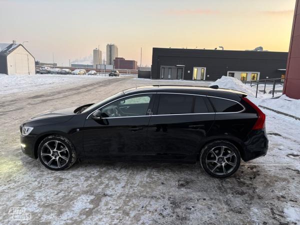 Black Volvo V60 2015 in Kaunas, with an engine capacity of 2.00 L and mileage of 290 thousand km for 7150 €, photo 5 on AUTOMOTO.COM.LV