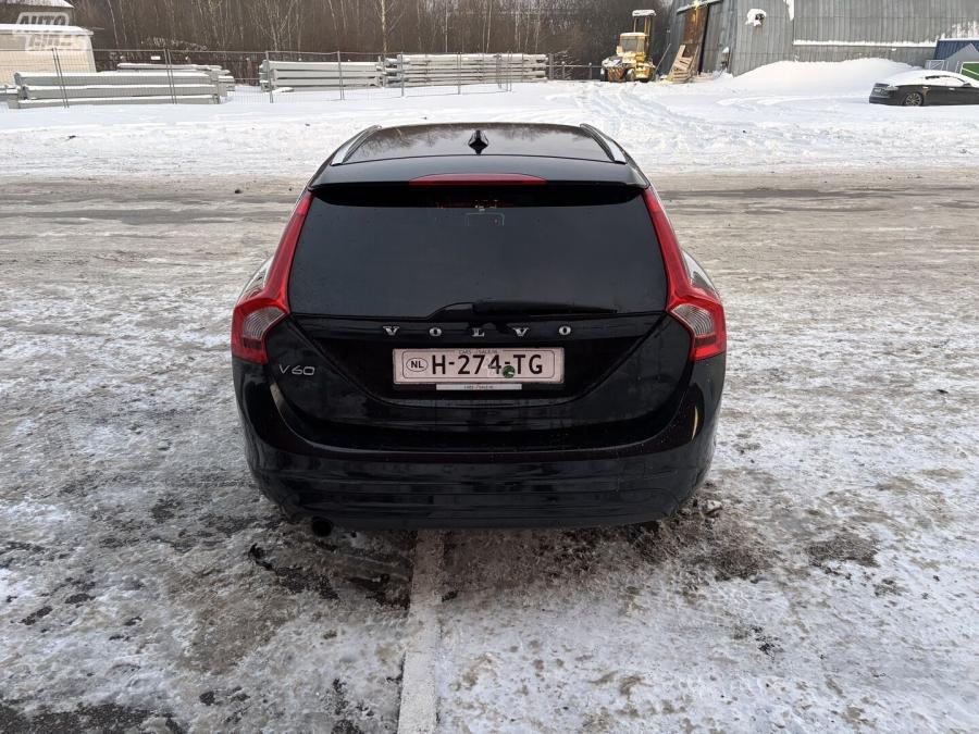 Black Volvo V60 2015 in Kaunas, with an engine capacity of 2.00 L and mileage of 290 thousand km for 7150 €, photo 6 on AUTOMOTO.COM.LV