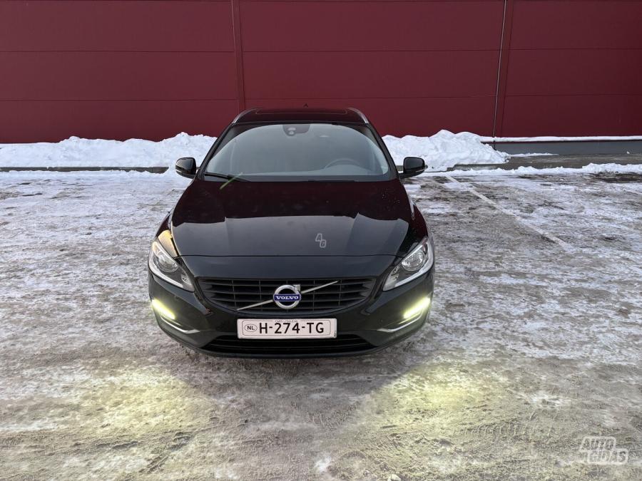 Black Volvo V60 2015 in Kaunas, with an engine capacity of 2.00 L and mileage of 290 thousand km for 7150 €, photo 8 on AUTOMOTO.COM.LV