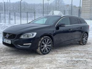 Melns Volvo V60 2015 Tartu, ar dzinēja tilpumu 2.00 L un nobraukumu 258 tūkst. km par 7900 €, foto  vietnē AUTOMOTO.COM.LV