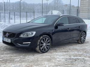 Black Volvo V60 2015 in Tartu, with an engine capacity of 2.00 L and mileage of 258 thousand km for 7900 €, photo 2 on AUTOMOTO.COM.LV