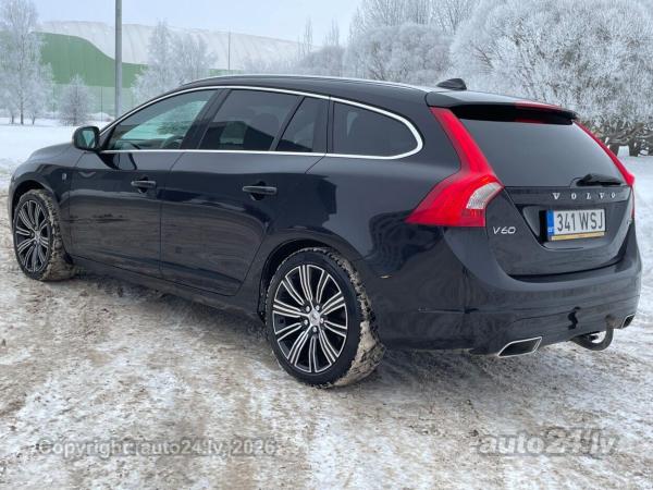 Melns Volvo V60 2015 Tartu, ar dzinēja tilpumu 2.00 L un nobraukumu 258 tūkst. km par 7900 €, foto 4 vietnē AUTOMOTO.COM.LV