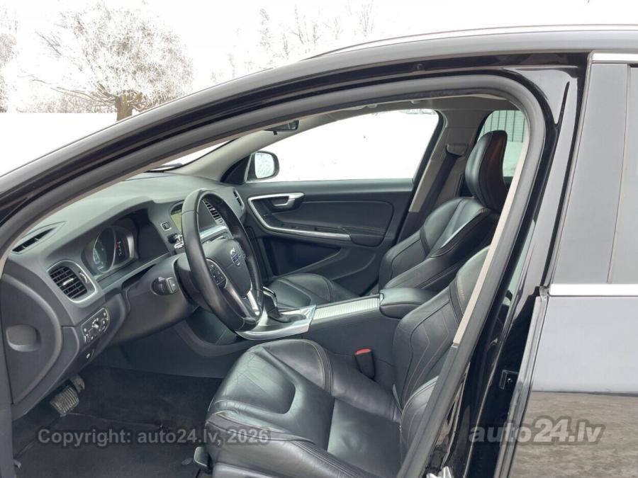 Black Volvo V60 2015 in Tartu, with an engine capacity of 2.00 L and mileage of 258 thousand km for 7900 €, photo 12 on AUTOMOTO.COM.LV