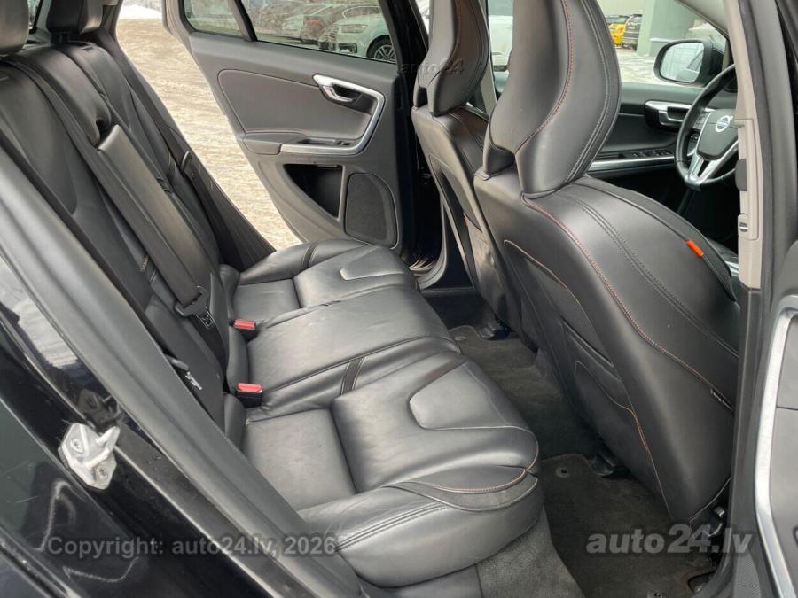 Black Volvo V60 2015 in Tartu, with an engine capacity of 2.00 L and mileage of 258 thousand km for 7900 €, photo 15 on AUTOMOTO.COM.LV