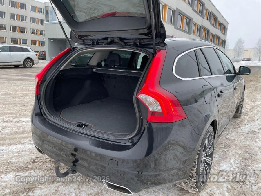Black Volvo V60 2015 in Tartu, with an engine capacity of 2.00 L and mileage of 258 thousand km for 7900 €, photo 16 on AUTOMOTO.COM.LV
