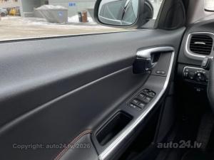 Black Volvo V60 2015 in Tartu, with an engine capacity of 2.00 L and mileage of 258 thousand km for 7900 €, photo 17 on AUTOMOTO.COM.LV