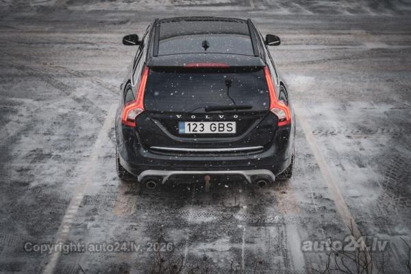 Black Volvo V60 2015 in Tallinn, with an engine capacity of 2.40 L and mileage of 235 thousand km for 11990 €, photo 2 on AUTOMOTO.COM.LV