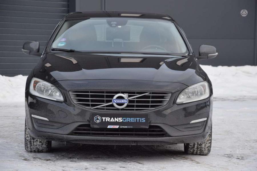 Melns Volvo V60 2015 Viļņa, ar dzinēja tilpumu 2.40 L un nobraukumu 267 tūkst. km par 7350 €, foto 2 vietnē AUTOMOTO.COM.LV