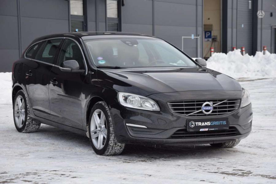 Melns Volvo V60 2015 Viļņa, ar dzinēja tilpumu 2.40 L un nobraukumu 267 tūkst. km par 7350 €, foto 5 vietnē AUTOMOTO.COM.LV