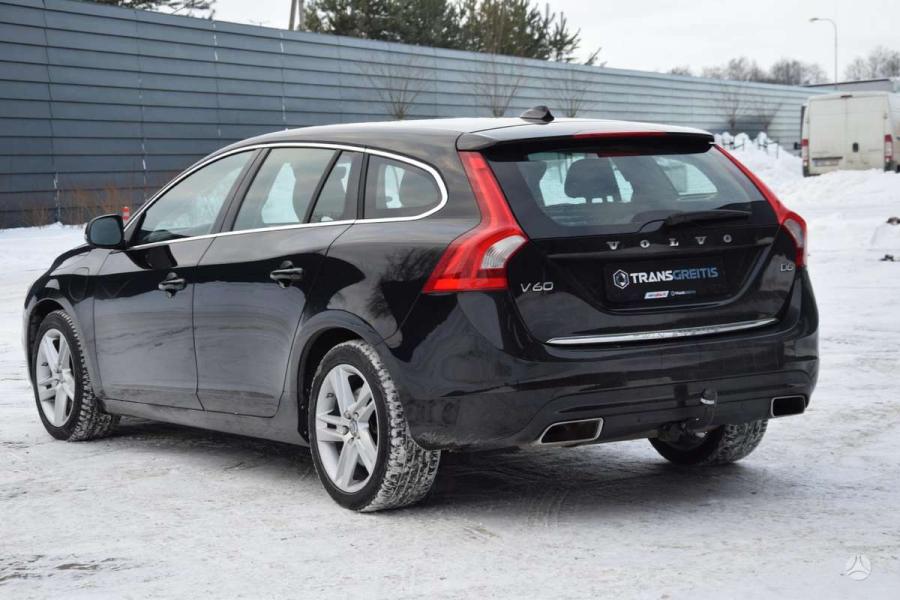Melns Volvo V60 2015 Viļņa, ar dzinēja tilpumu 2.40 L un nobraukumu 267 tūkst. km par 7350 €, foto 8 vietnē AUTOMOTO.COM.LV