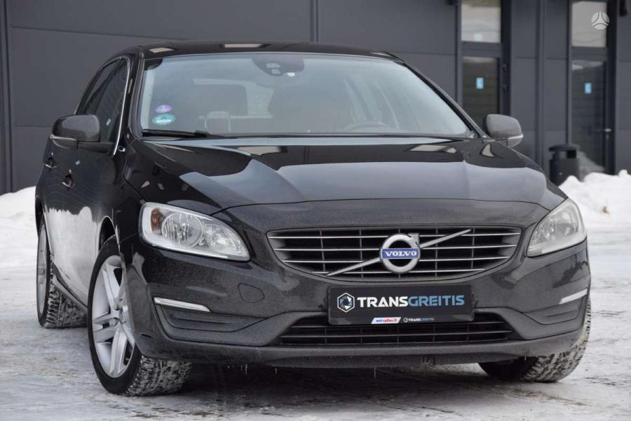 Black Volvo V60 2015 in Vilnius, with an engine capacity of 2.40 L and mileage of 267 thousand km for 7350 €, photo 3 on AUTOMOTO.COM.LV