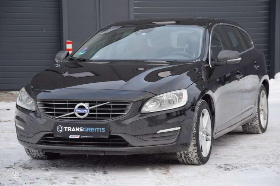 Black Volvo V60 2015 in Vilnius, with an engine capacity of 2.40 L and mileage of 267 thousand km for 7350 €, photo 4 on AUTOMOTO.COM.LV