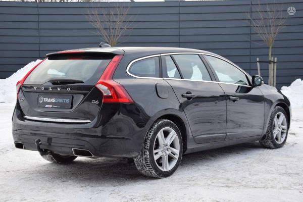 Melns Volvo V60 2015 Viļņa, ar dzinēja tilpumu 2.40 L un nobraukumu 267 tūkst. km par 7350 €, foto 10 vietnē AUTOMOTO.COM.LV