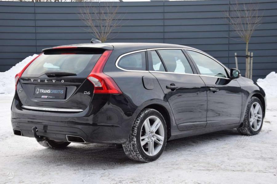 Black Volvo V60 2015 in Vilnius, with an engine capacity of 2.40 L and mileage of 267 thousand km for 7350 €, photo 10 on AUTOMOTO.COM.LV