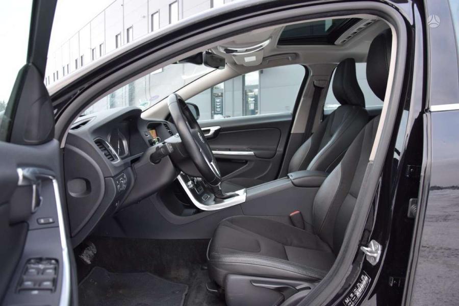Black Volvo V60 2015 in Vilnius, with an engine capacity of 2.40 L and mileage of 267 thousand km for 7350 €, photo 11 on AUTOMOTO.COM.LV