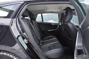 Black Volvo V60 2015 in Vilnius, with an engine capacity of 2.40 L and mileage of 267 thousand km for 7350 €, photo 18 on AUTOMOTO.COM.LV