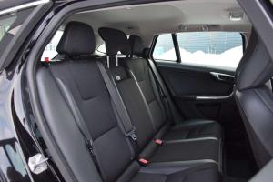 Black Volvo V60 2015 in Vilnius, with an engine capacity of 2.40 L and mileage of 267 thousand km for 7350 €, photo 20 on AUTOMOTO.COM.LV