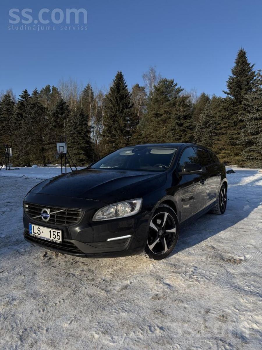 Black Volvo V60 2015 in Riga, with an engine capacity of 2.00 L and mileage of 323 thousand km for 7200 €, photo 1 on AUTOMOTO.COM.LV