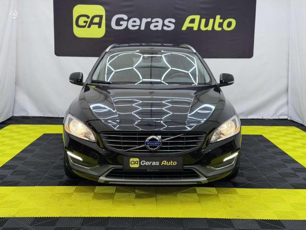 Melns Volvo V60 2015 Viļņa, ar dzinēja tilpumu 1.97 L un nobraukumu 176 tūkst. km par 9450 €, foto 2 vietnē AUTOMOTO.COM.LV