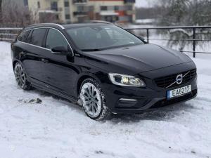 Melns Volvo V60 2015 Viļņa, ar dzinēja tilpumu 2.40 L un nobraukumu 263 tūkst. km par 8000 €, foto 3 vietnē AUTOMOTO.COM.LV