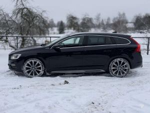 Melns Volvo V60 2015 Viļņa, ar dzinēja tilpumu 2.40 L un nobraukumu 263 tūkst. km par 8000 €, foto 25 vietnē AUTOMOTO.COM.LV