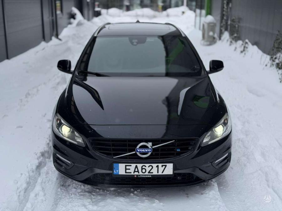 Melns Volvo V60 2015 Viļņa, ar dzinēja tilpumu 2.40 L un nobraukumu 263 tūkst. km par 8000 €, foto 26 vietnē AUTOMOTO.COM.LV