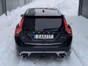 Melns Volvo V60 2015 Viļņa, ar dzinēja tilpumu 2.40 L un nobraukumu 263 tūkst. km par 8000 €, foto 27 vietnē AUTOMOTO.COM.LV