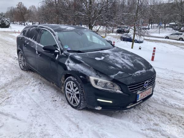 Melns Volvo V60 2015 Viļņa, ar dzinēja tilpumu 2.40 L un nobraukumu 353 tūkst. km par 6350 €, foto 1 vietnē AUTOMOTO.COM.LV
