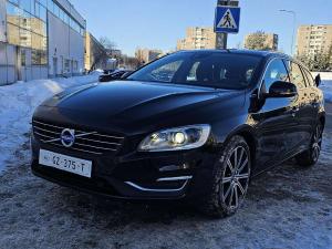 Black Volvo V60 2015 in Vilnius, with an engine capacity of 2.40 L and mileage of 231 thousand km for 7750 €, photo  on AUTOMOTO.COM.LV
