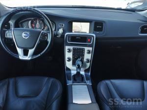 Melns Volvo V60 2015 Kuldīga, ar dzinēja tilpumu 2.00 L un nobraukumu 215 tūkst. km par 9200 €, foto 3 vietnē AUTOMOTO.COM.LV