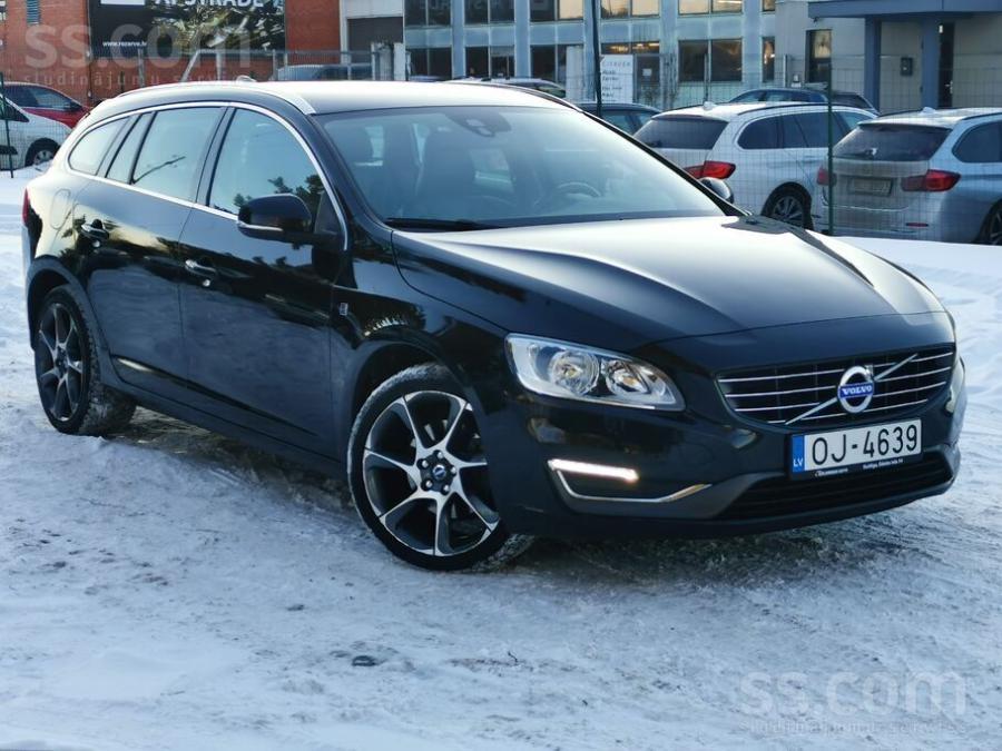 Melns Volvo V60 2015 Kuldīga, ar dzinēja tilpumu 2.00 L un nobraukumu 215 tūkst. km par 9200 €, foto 4 vietnē AUTOMOTO.COM.LV