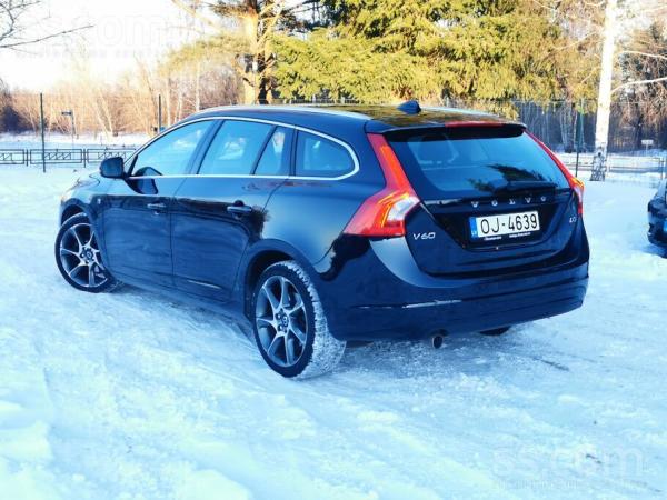 Black Volvo V60 2015 in Kuldiga, with an engine capacity of 2.00 L and mileage of 215 thousand km for 9500 €, photo 5 on AUTOMOTO.COM.LV