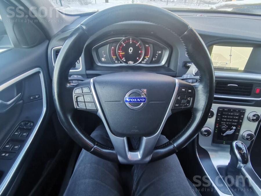 Melns Volvo V60 2015 Kuldīga, ar dzinēja tilpumu 2.00 L un nobraukumu 215 tūkst. km par 9200 €, foto 10 vietnē AUTOMOTO.COM.LV