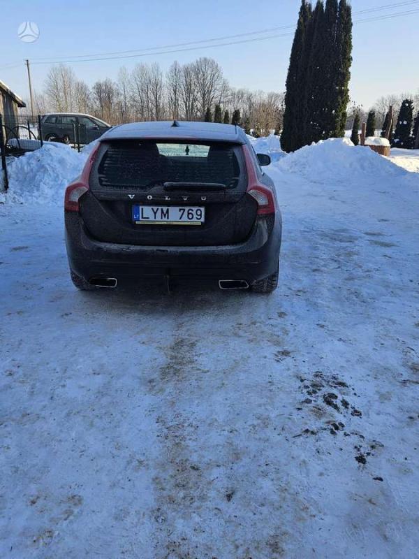 Melns Volvo V60 2015 Klaipėda, ar dzinēja tilpumu 2.00 L un nobraukumu 357 tūkst. km par 5700 €, foto 4 vietnē AUTOMOTO.COM.LV