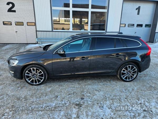 Melns Volvo V60 2015 Tartu, ar dzinēja tilpumu 2.40 L un nobraukumu 230 tūkst. km par 8790 €, foto 3 vietnē AUTOMOTO.COM.LV