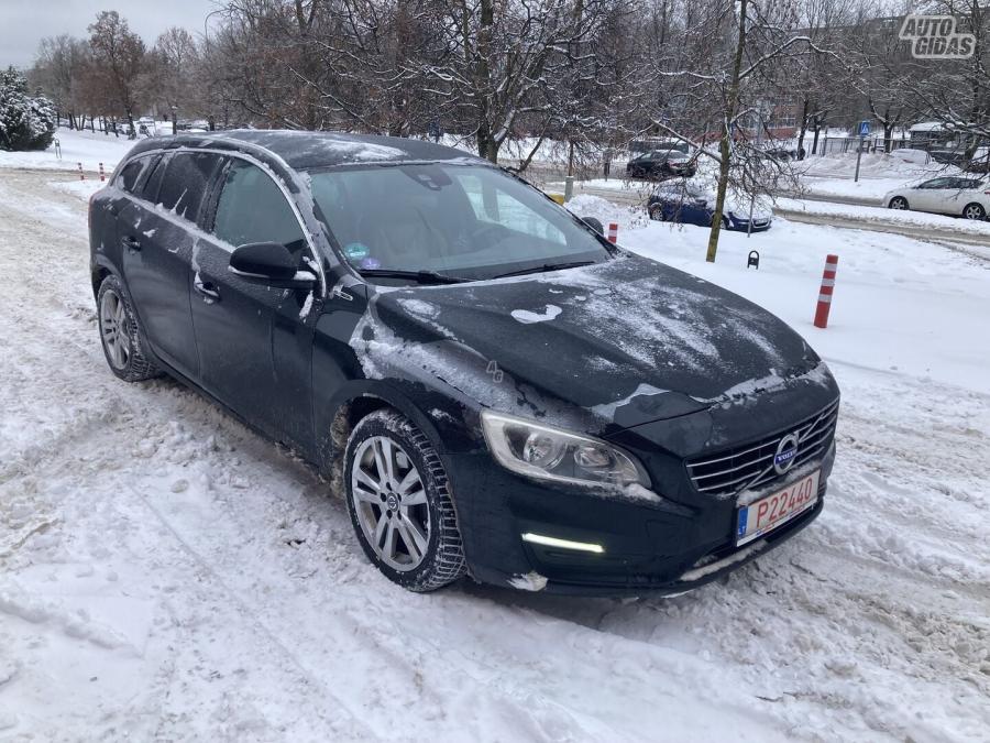 Black Volvo V60 2015 in Vilnius, with an engine capacity of 2.40 L and mileage of 352 thousand km for 6350 €, photo 1 on AUTOMOTO.COM.LV