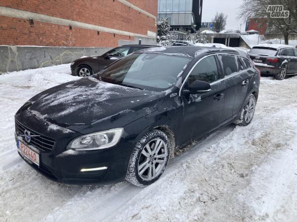 Melns Volvo V60 2015 Viļņa, ar dzinēja tilpumu 2.40 L un nobraukumu 352 tūkst. km par 6350 €, foto 5 vietnē AUTOMOTO.COM.LV