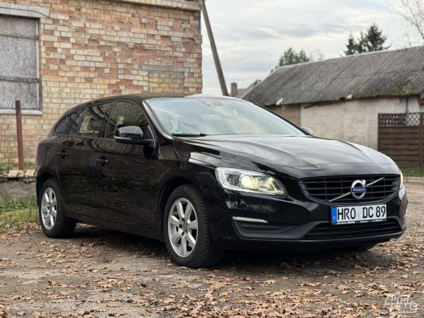 Melns Volvo V60 2015 Kupiškis, ar dzinēja tilpumu 2.00 L un nobraukumu 296 tūkst. km par 6650 €, foto 3 vietnē AUTOMOTO.COM.LV