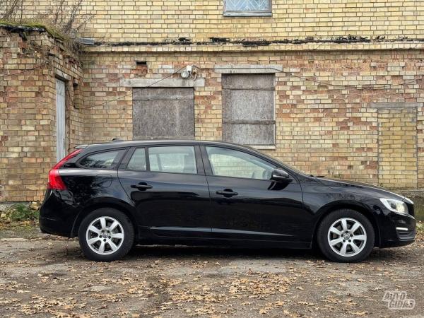 Melns Volvo V60 2015 Kupiškis, ar dzinēja tilpumu 2.00 L un nobraukumu 296 tūkst. km par 6650 €, foto 5 vietnē AUTOMOTO.COM.LV