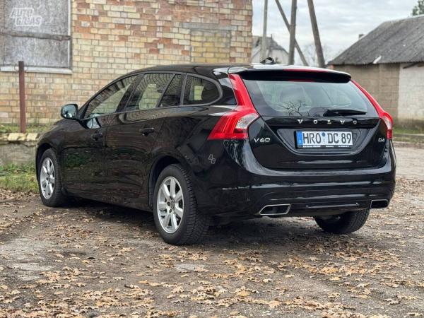 Melns Volvo V60 2015 Kupiškis, ar dzinēja tilpumu 2.00 L un nobraukumu 296 tūkst. km par 6650 €, foto 8 vietnē AUTOMOTO.COM.LV