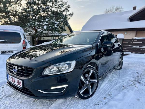 Melns Volvo V60 2015 Šauļi, ar dzinēja tilpumu 1.97 L un nobraukumu 270 tūkst. km par 7450 €, foto 2 vietnē AUTOMOTO.COM.LV